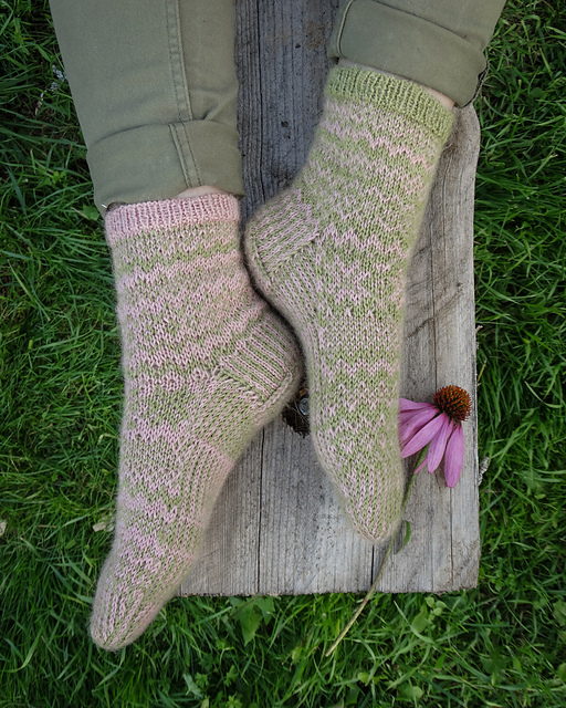 Ravelry: Theladin's Easy Peasy Socks