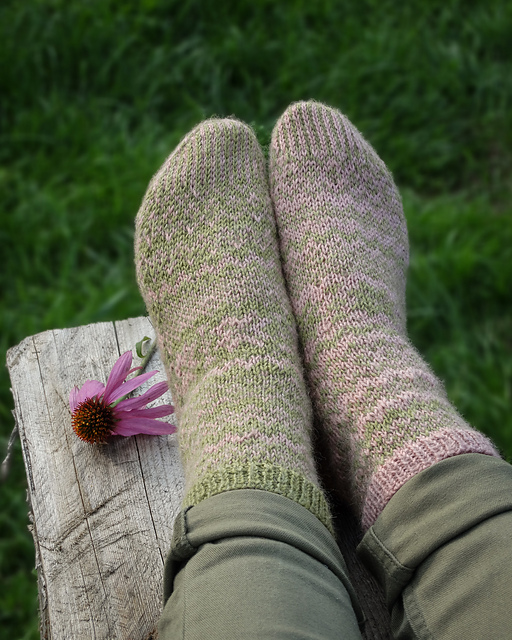 Ravelry: Theladin's Easy Peasy Socks