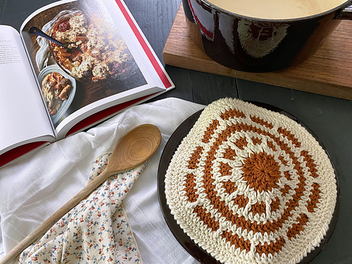 Ravelry: Encircle Me Potholder pattern by Dayna Perry Ravelry: Encircle Me Potholder pattern by Dayna Perry