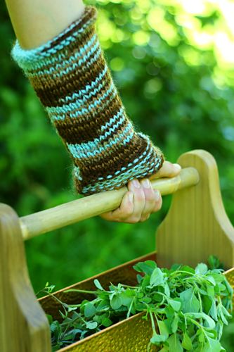 Ravelry: Je Suis Prest armwarmers (Outlander) pattern by Lydia Wilton