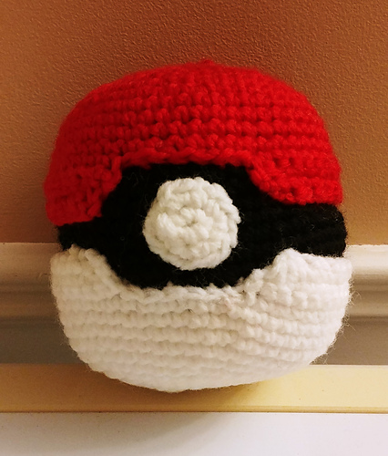 Ravelry: Pokeball pattern by Jess Jones