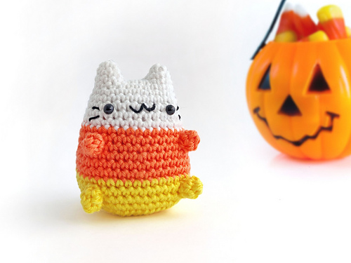 Ravelry: Candy Corn Cat pattern by Claudia Capriotti