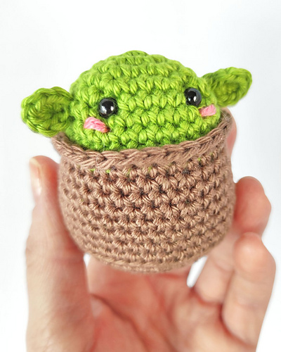 Ravelry: Baby Yoda - Grogu pattern by Claudia Capriotti