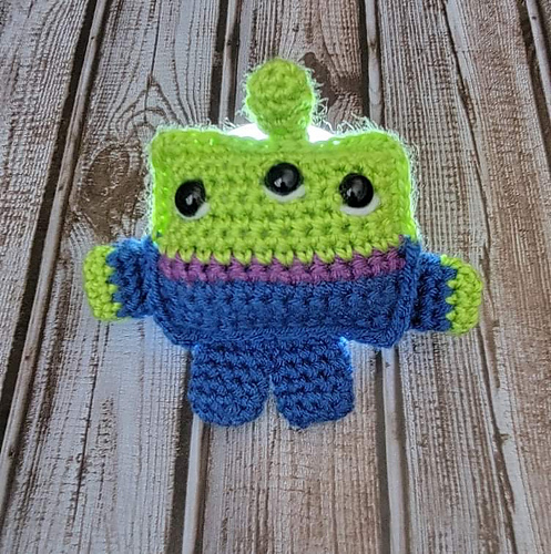 Ravelry: Alien Mini Cuddler pattern by Victoria Stewart