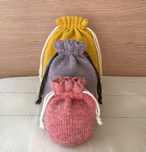 Ravelry: Purl Pouch pattern by Tori Yu