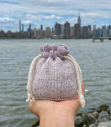 Ravelry: Purl Pouch pattern by Tori Yu