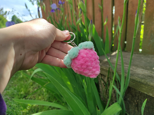 Ravelry: Strawberry keychain pattern by Ivanna Garazhdzhuk