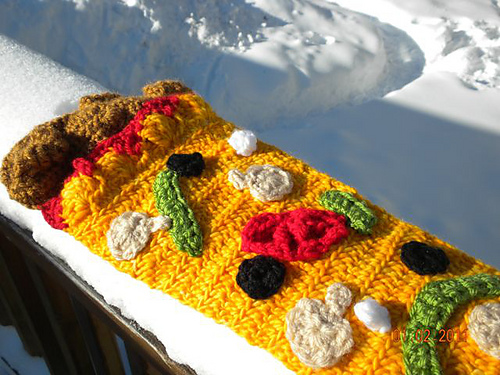 Ravelry: Pepperoni Pizza Scarf pattern by Twinkie Chan