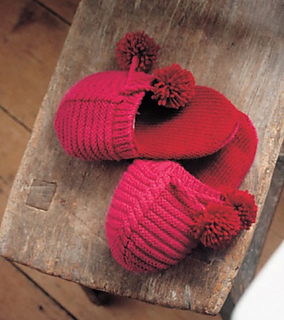 Ravelry: Pantofole con pompon pattern by hachette