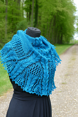 [FO] Lace Croeso Shawlette - took me forever!! : r/knitting