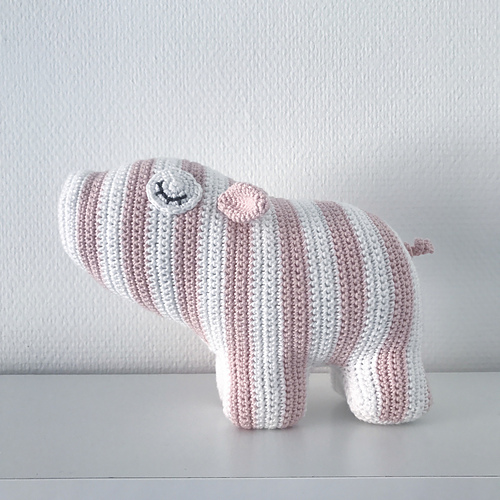 Ravelry: Bertha the Piggy/Grisen Bertha pattern by Nuno Trolle