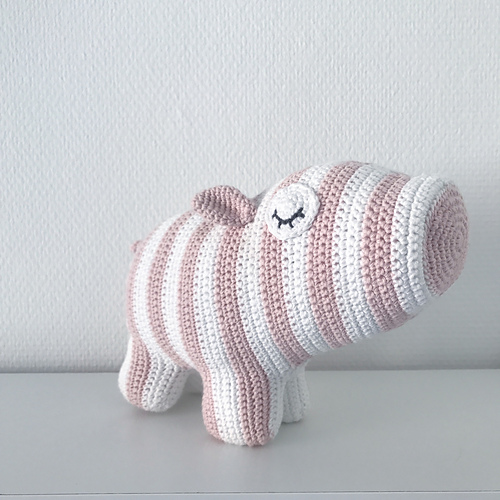 Ravelry: Bertha the Piggy/Grisen Bertha pattern by Nuno Trolle