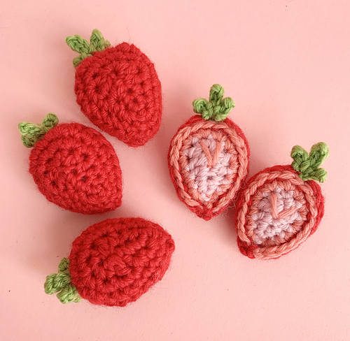 Ravelry: Strawberries - halves and wholes pattern by Twinkie Chan