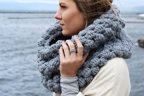 Ravelry: Cumulus Cowl pattern by Alexandra Tavel