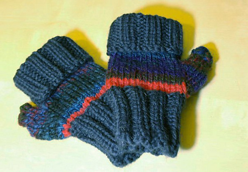 Ravelry: Tez and Aimee Hats and Mitts pattern by Ellie Smallcombe