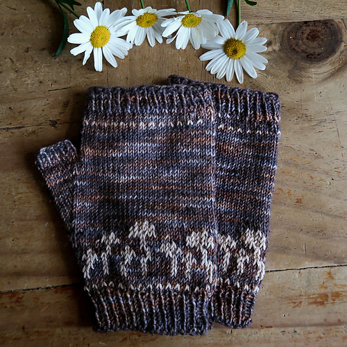 Ravelry: Circle of the Fae Mushroom Mitts pattern by Sophie Skinner