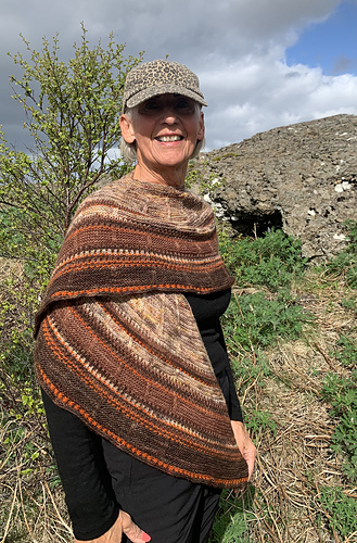 Ravelry: TWIST Shawl pattern by Beatrice Mase