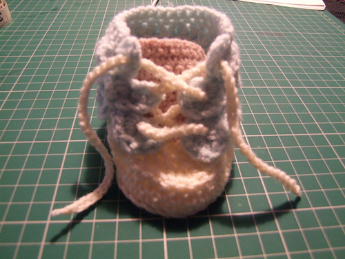 Ravelry: Crocodile Stitch High Top Booties pattern by Laura Tegg