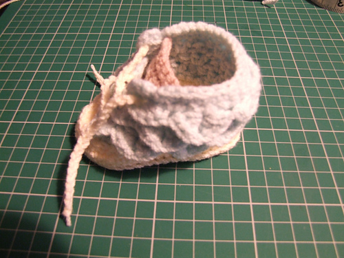 Ravelry: Crocodile Stitch High Top Booties pattern by Laura Tegg