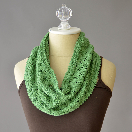 Ravelry: Chasing Vines Cowl pattern by Universal Yarn