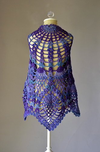 Ravelry: Pineapple Peacock Shawl pattern by Amy Gunderson