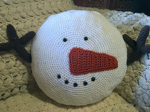 Ravelry: Snowman Pillow pattern by Care Sharpin