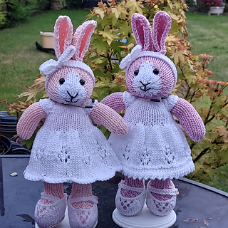 Ravelry: Valerie321's Two pink bunnies