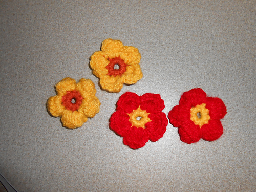 Ravelry: 5 Petals Cluster Flower pattern by Kinga Erdem