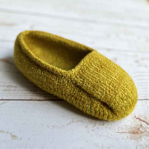 Ravelry: Wilderness Slippers pattern by Claire Slade