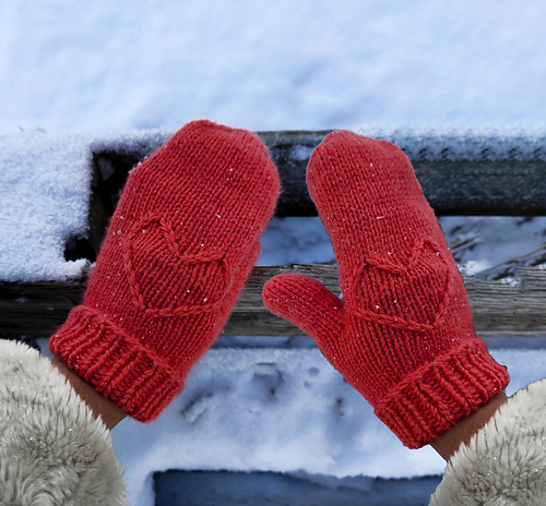 Ravelry: Arched Gusset Heart Mittens pattern by Svetlana Gibadullina