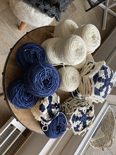 Ravelry: Vexy's 2021 Bin #2 - Snowflake throw