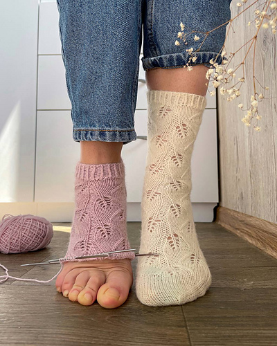 Ravelry: Ankle Spring socks pattern by Vicky Moroz
