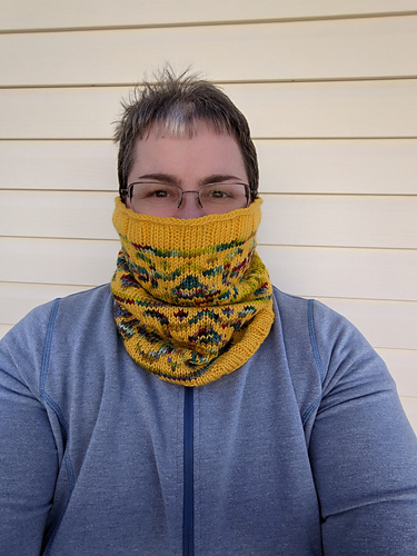 Ravelry: Thrinna Cowl pattern by Vikki Perkins