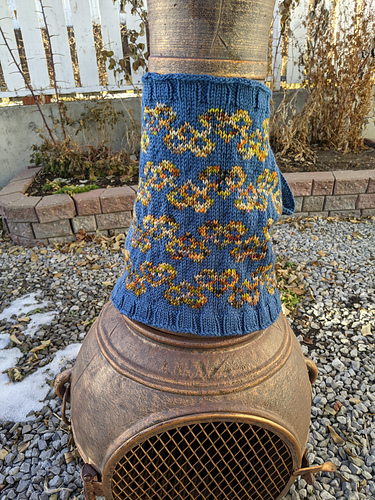 Ravelry: Fenne Cowl pattern by Vikki Perkins