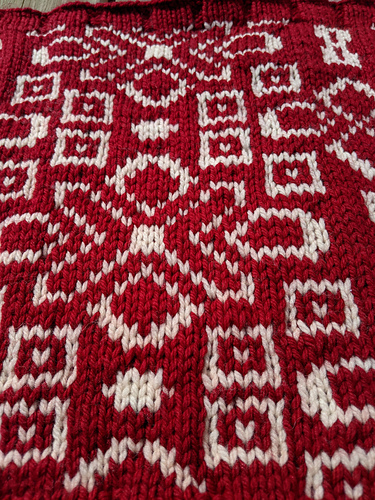 Ravelry: Clothar Cowl pattern by Vikki Perkins