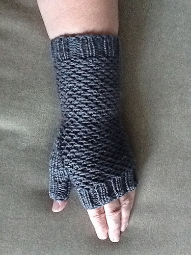 Ravelry: Honeycomb Mittens pattern by Sarah Cooke