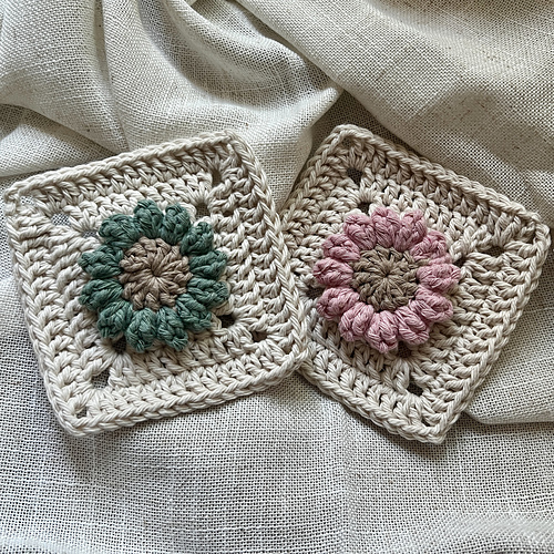 Ravelry: Flower Granny Square pattern by Viv Crochets