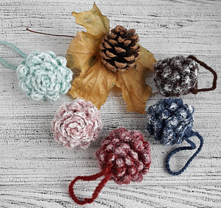 Ravelry: Pine cone ornament pattern by Elena Goriashnik