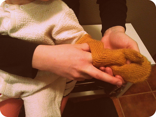 Ravelry: Nifty mitts / Näppärä-lapaset pattern by Satu Marjaana