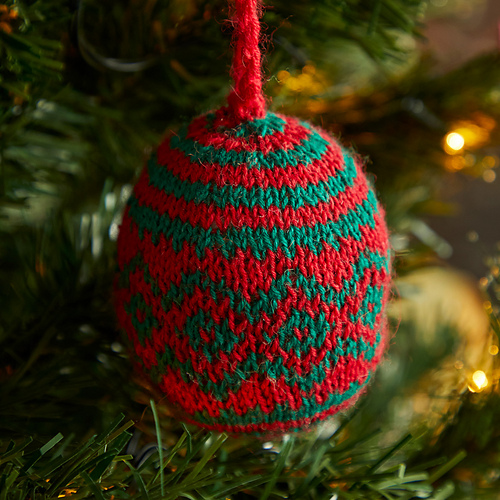 Ravelry: Merry & Bright Baubles pattern by Jenny Watson