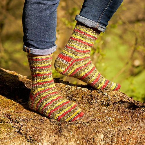 Ravelry: Green Woodpecker Mock Cable Socks pattern by Winwick Mum