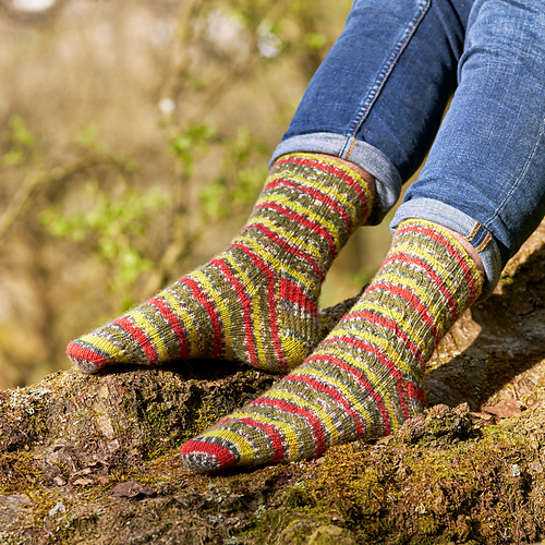 Ravelry: Green Woodpecker Mock Cable Socks pattern by Winwick Mum