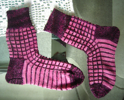 Ravelry: Mosaic Socken Karo pattern by Dela Hausmann