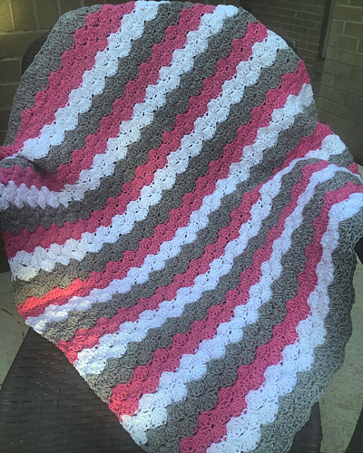 Ravelry: EASY BEGINNER'S Shell Blanket pattern by Bonnie Barker