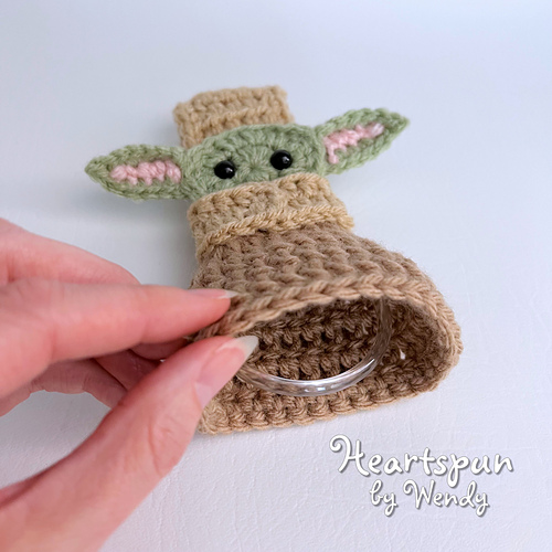 Ravelry: Baby Alien Towel Holder Ring pattern by Wendy Connor