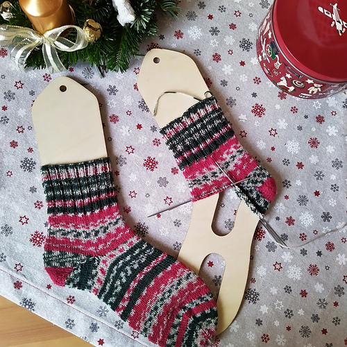 Ravelry: Easy Peasy Socks pattern by Terranean Stitch