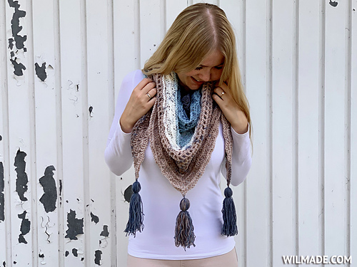 Ravelry: Shell Wave Shawl pattern by Wilma Westenberg