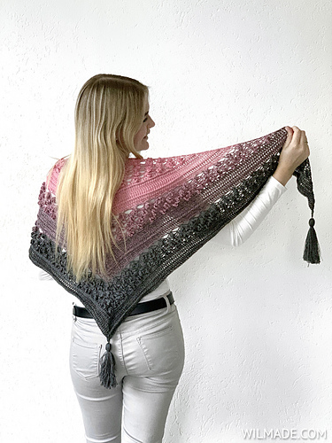 Ravelry: Vela Flower Friend Shawl pattern by Wilma Westenberg
