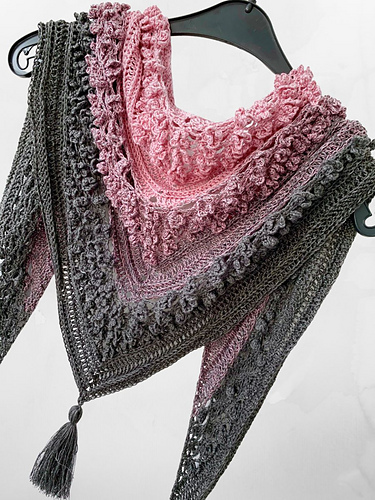 Ravelry: Vela Flower Friend Shawl pattern by Wilma Westenberg