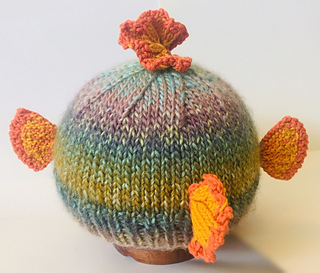 Ravelry: Fish Baby Hat pattern by Hannah Rosanelli